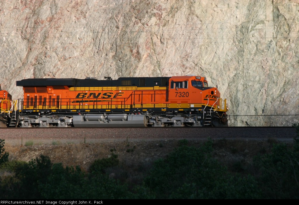 BNSF 7320